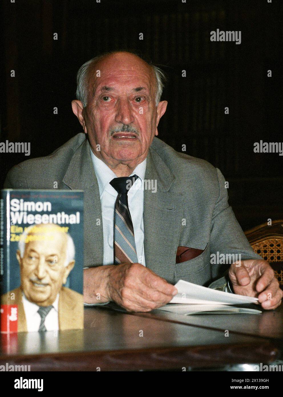 Simon Wiesenthal presents his book "Simon Wiesenthal. Ein unbequemer ...
