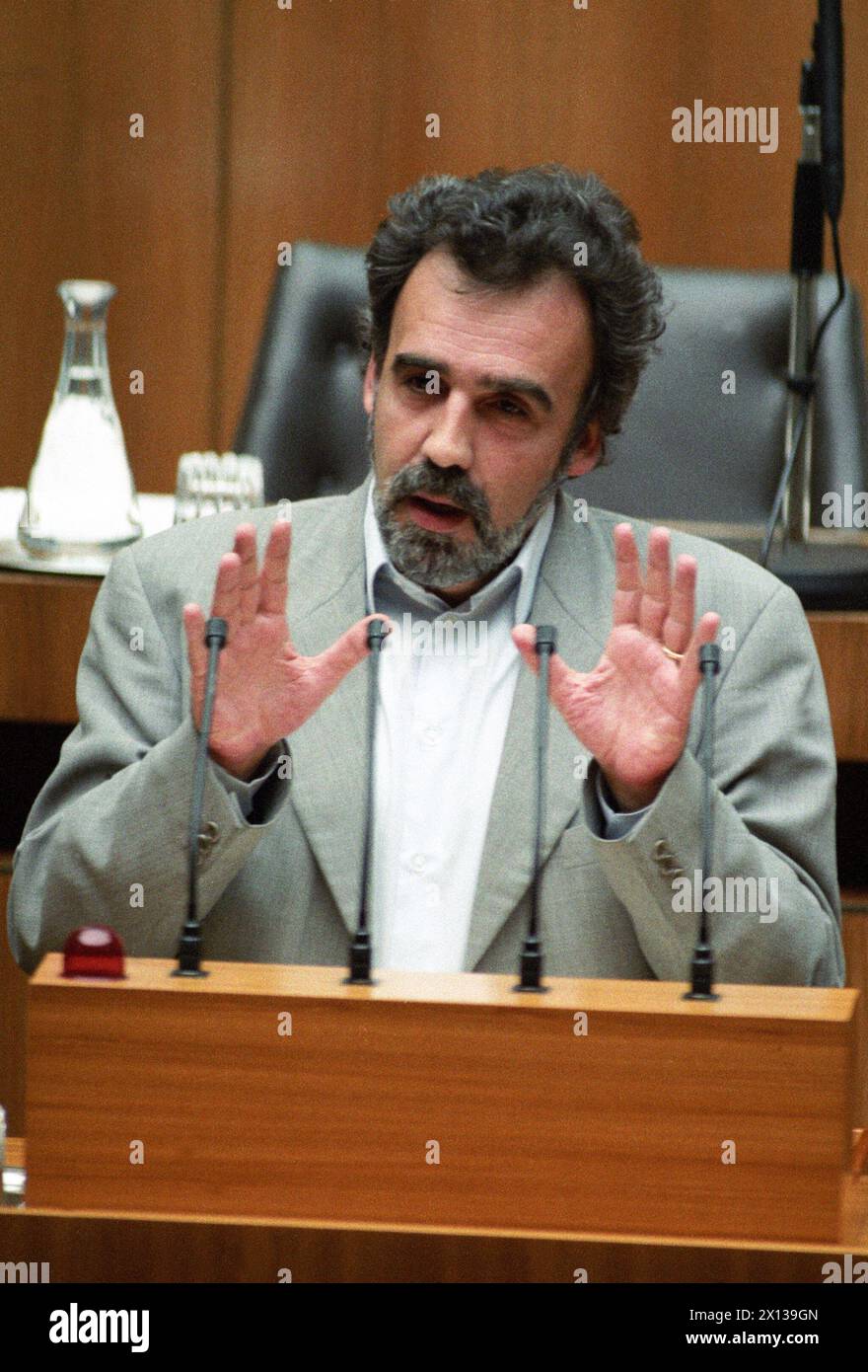 In the first parliament meeting after the summer recess, the parliament ...