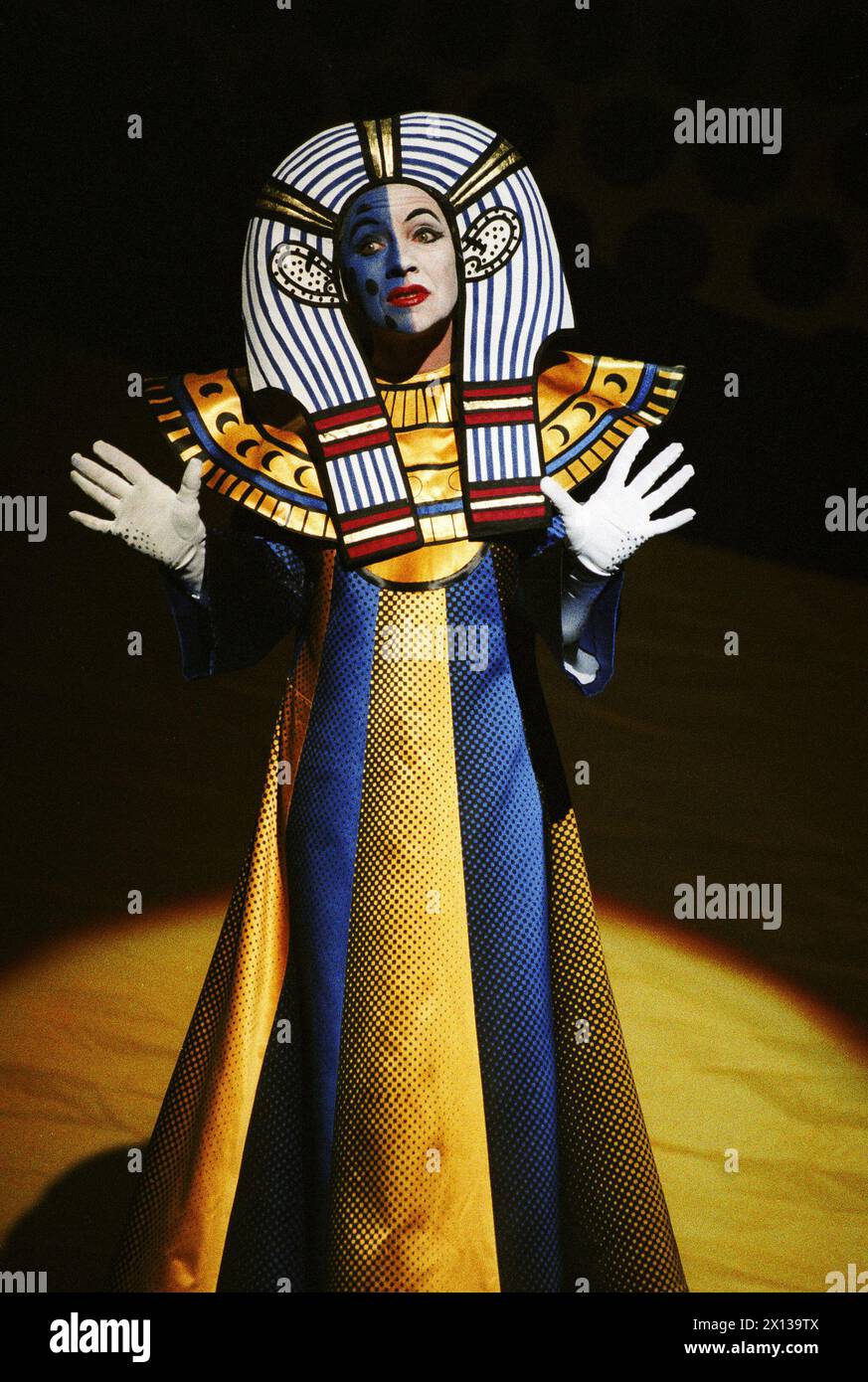 The bill actresses hi-res stock photography and images - Alamy