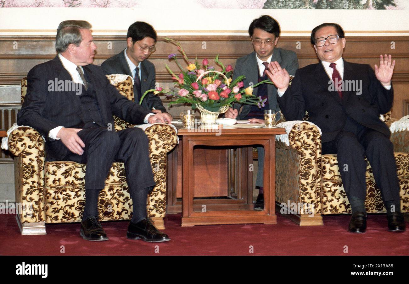 Austrian Federal Chancellor Franz Vranitzky (l.) and Jiang Zemin (r ...