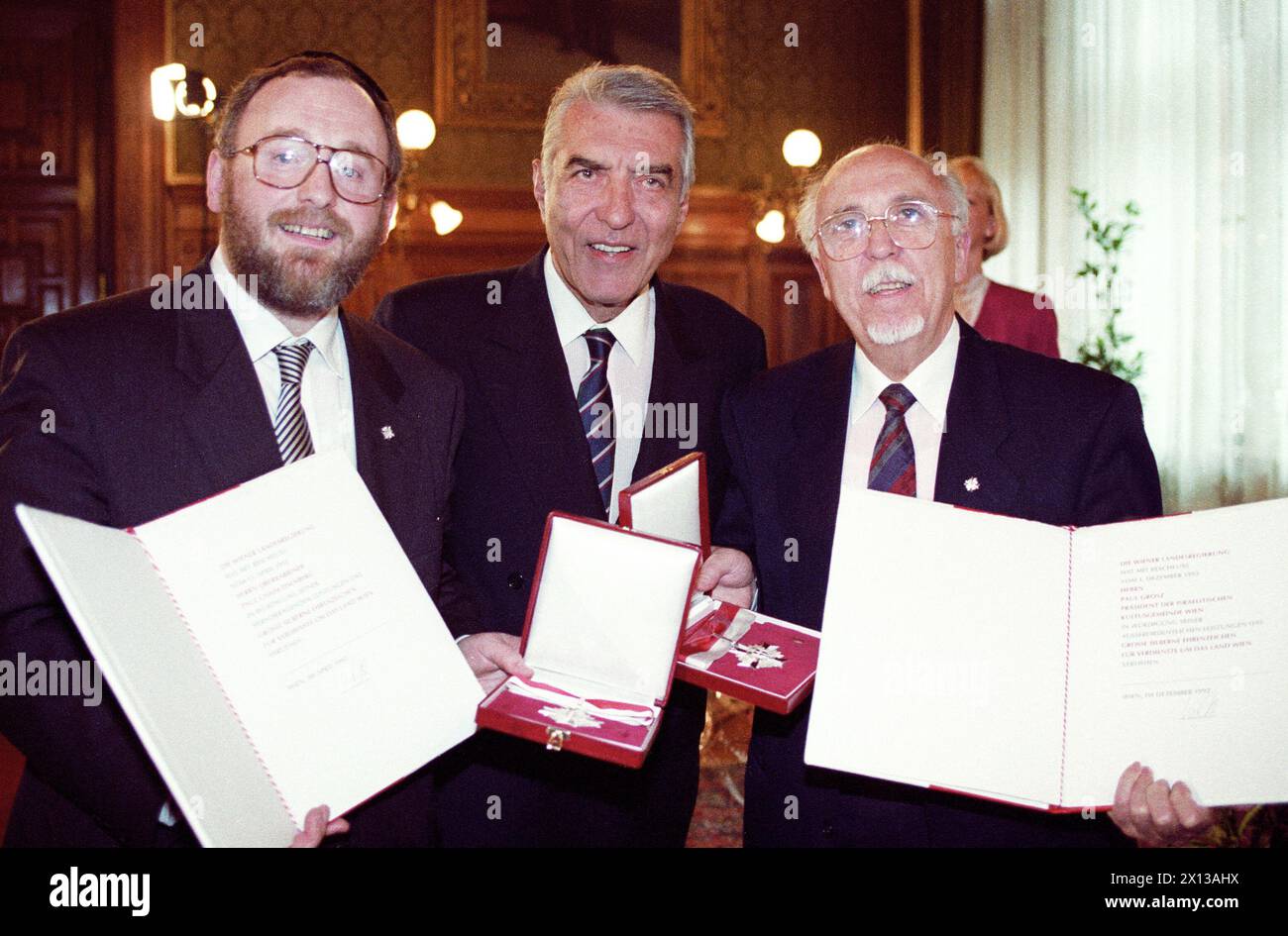 Vienna's mayor Helmut Zilk (c.) hands over the Great Badge of Honor for ...