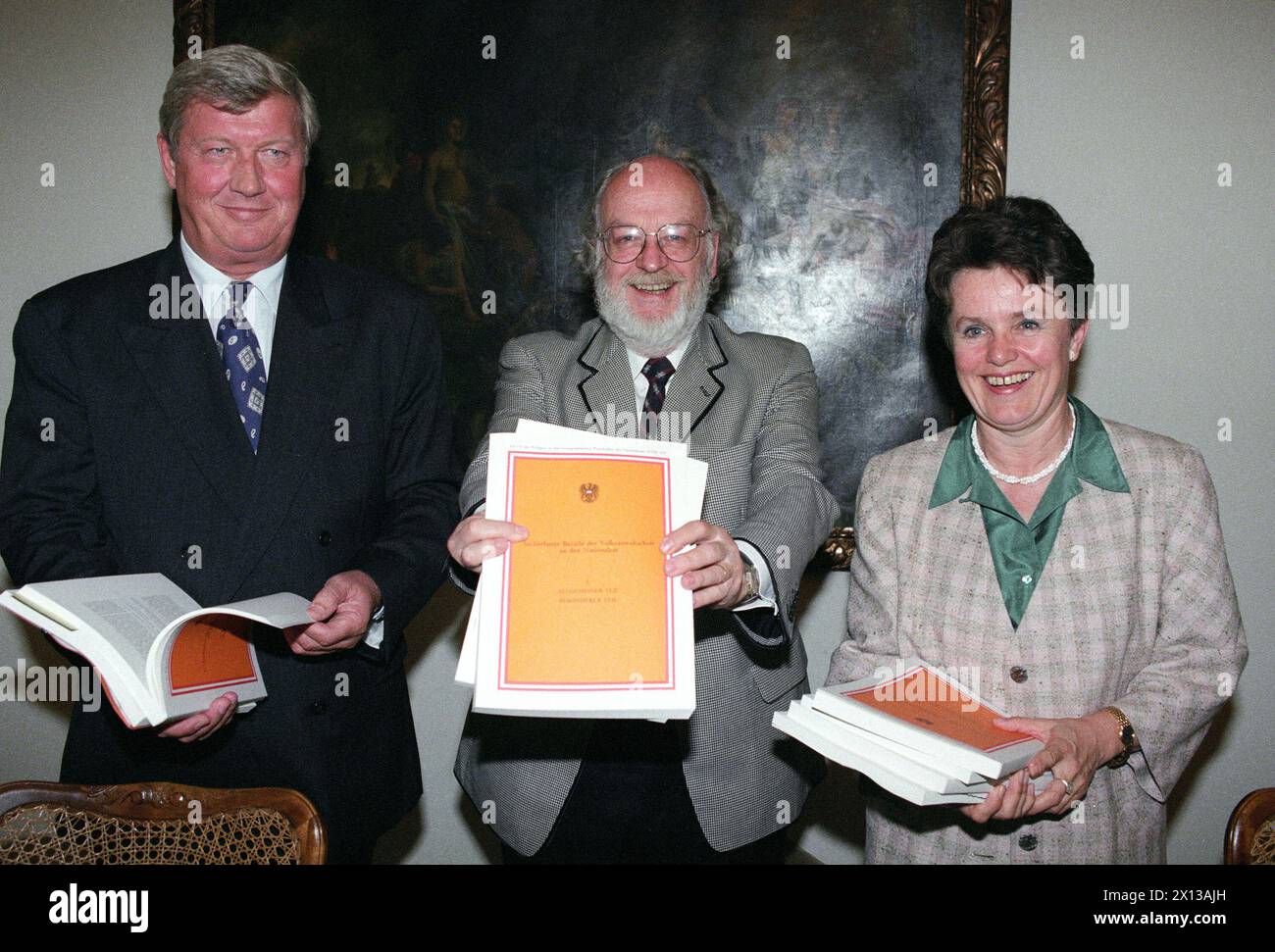 1993 report hi-res stock photography and images - Alamy