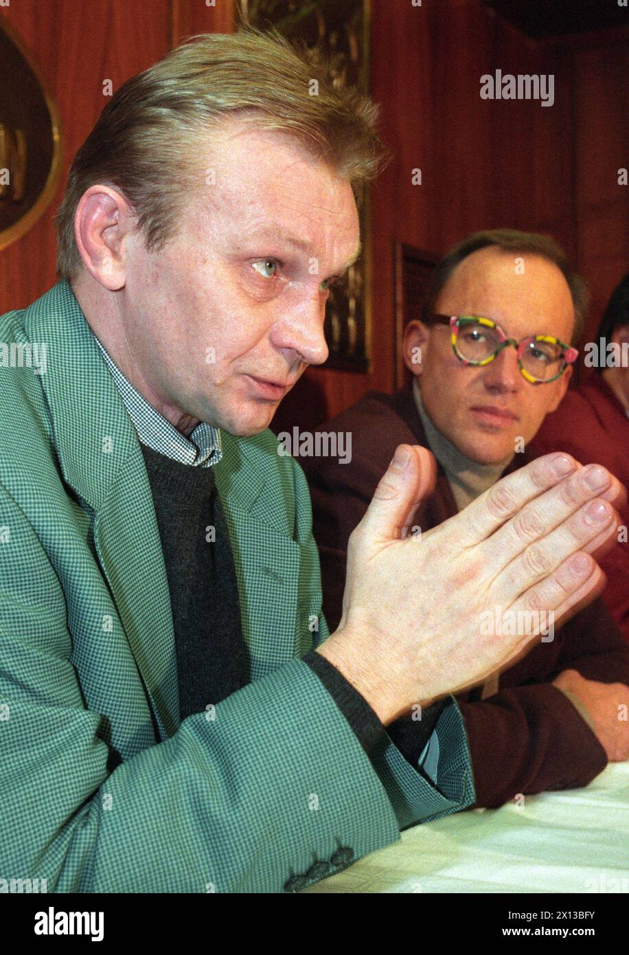 Congress of European Greens in Vienna on January 27th 1994: Leo Cox (Belgium), Secretary General ...