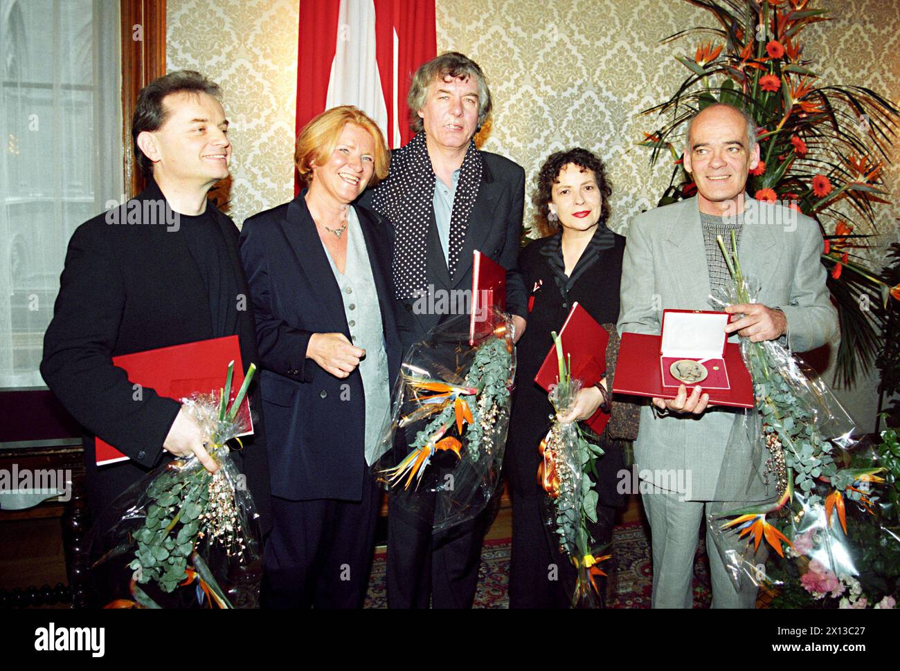 Vienna on April 11th 1994: Vienna's city councillor Ursula Pasterk (2.f ...