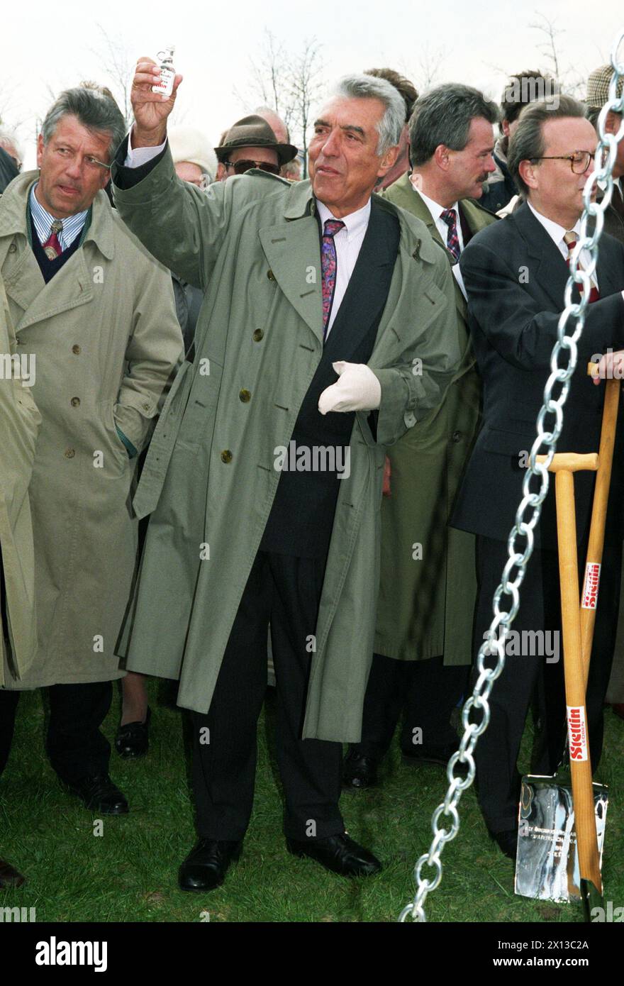 Viennese mayor Helmut Zilk (SPOE, Social democrates) during the ground ...