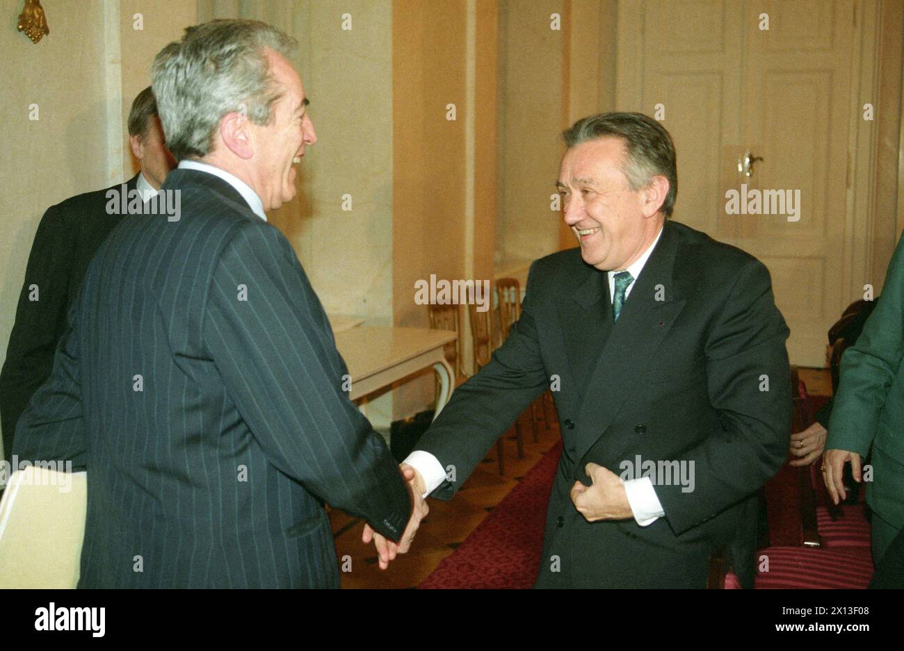 Vienna on January 26th 1995: Hungarian foreign minister Lazlo Kovacs (r ...