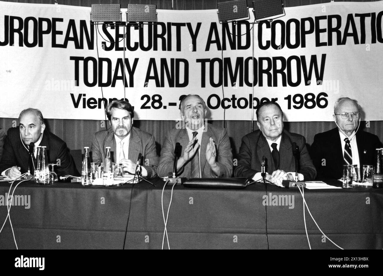 Defense cooperation agreement Black and White Stock Photos & Images - Alamy