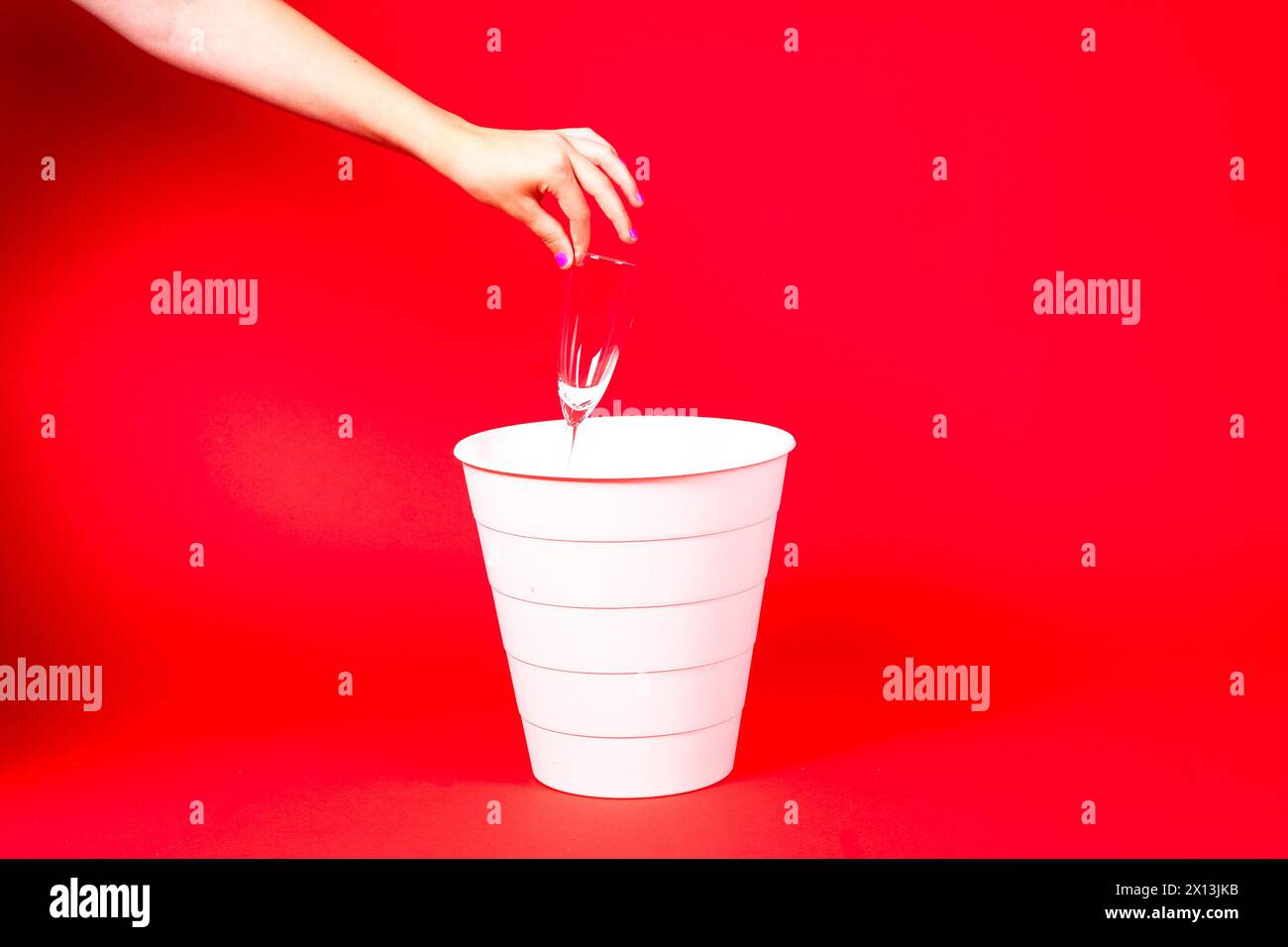 Person throwing trash grass hi-res stock photography and images - Alamy