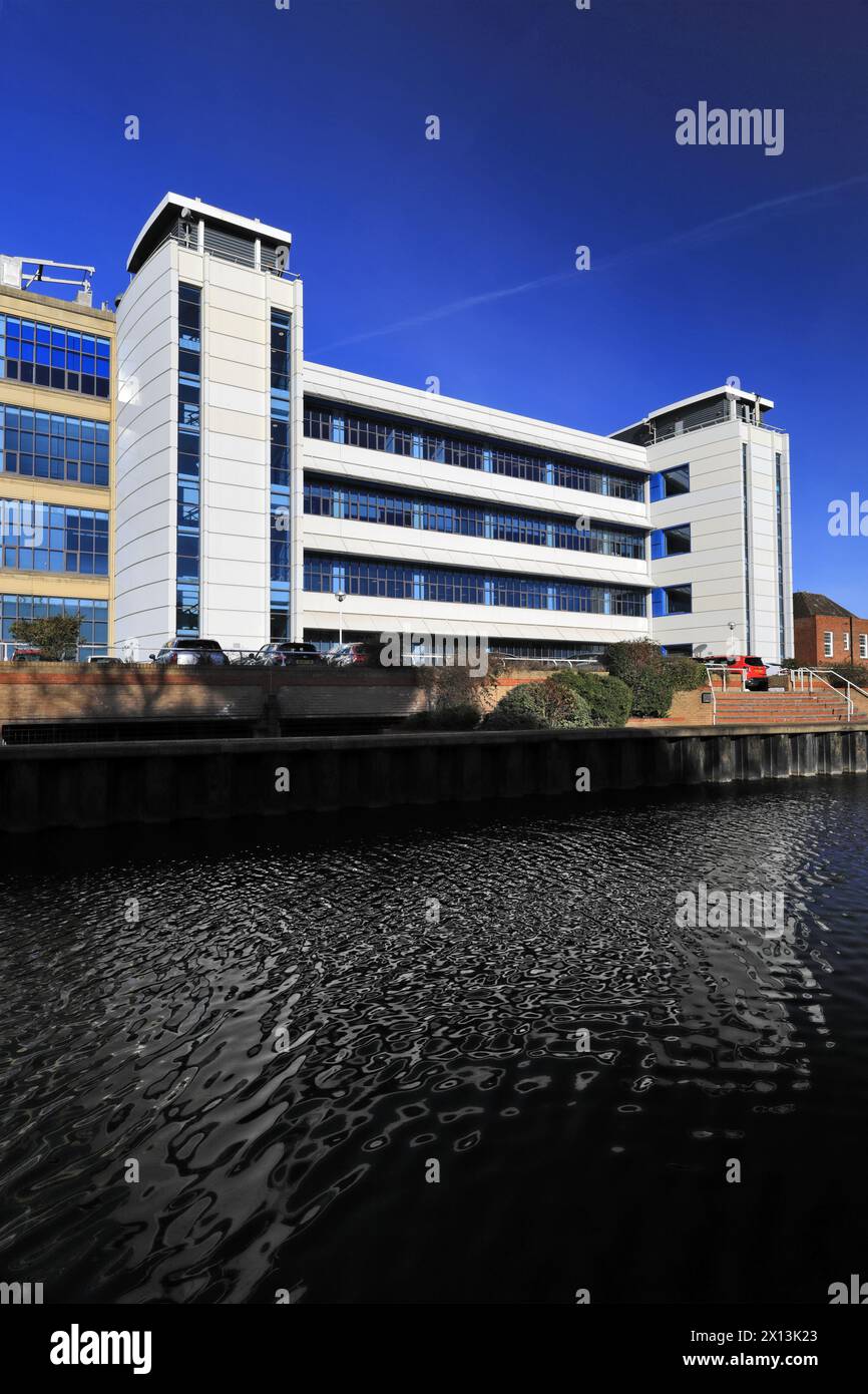 The New Castle House on the Nottingham and Beeston Canal, Castle Wharf ...