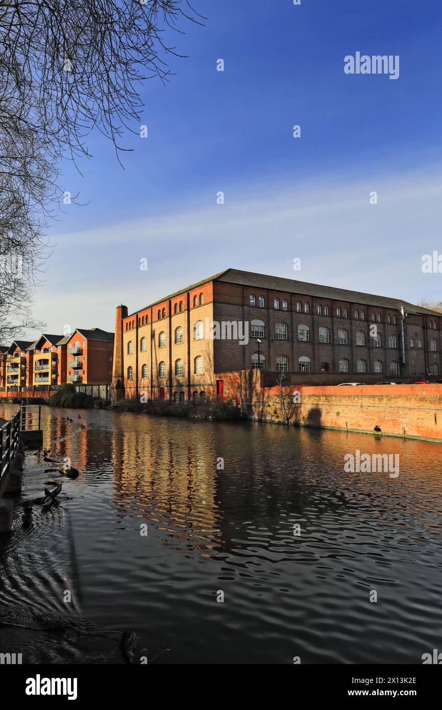 Buildings along the Nottingham and Beeston Canal, Castle Wharf ...