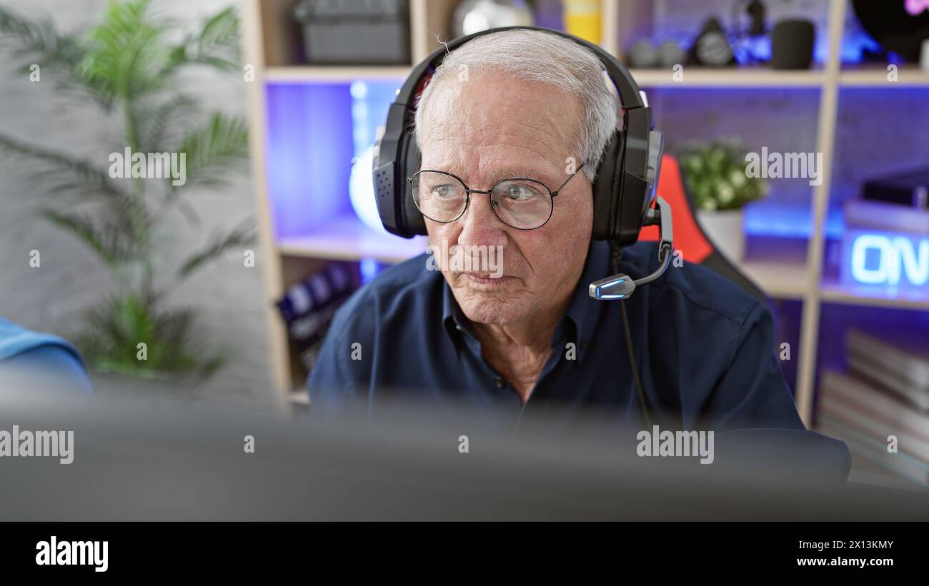 Gaming guru hi-res stock photography and images - Alamy