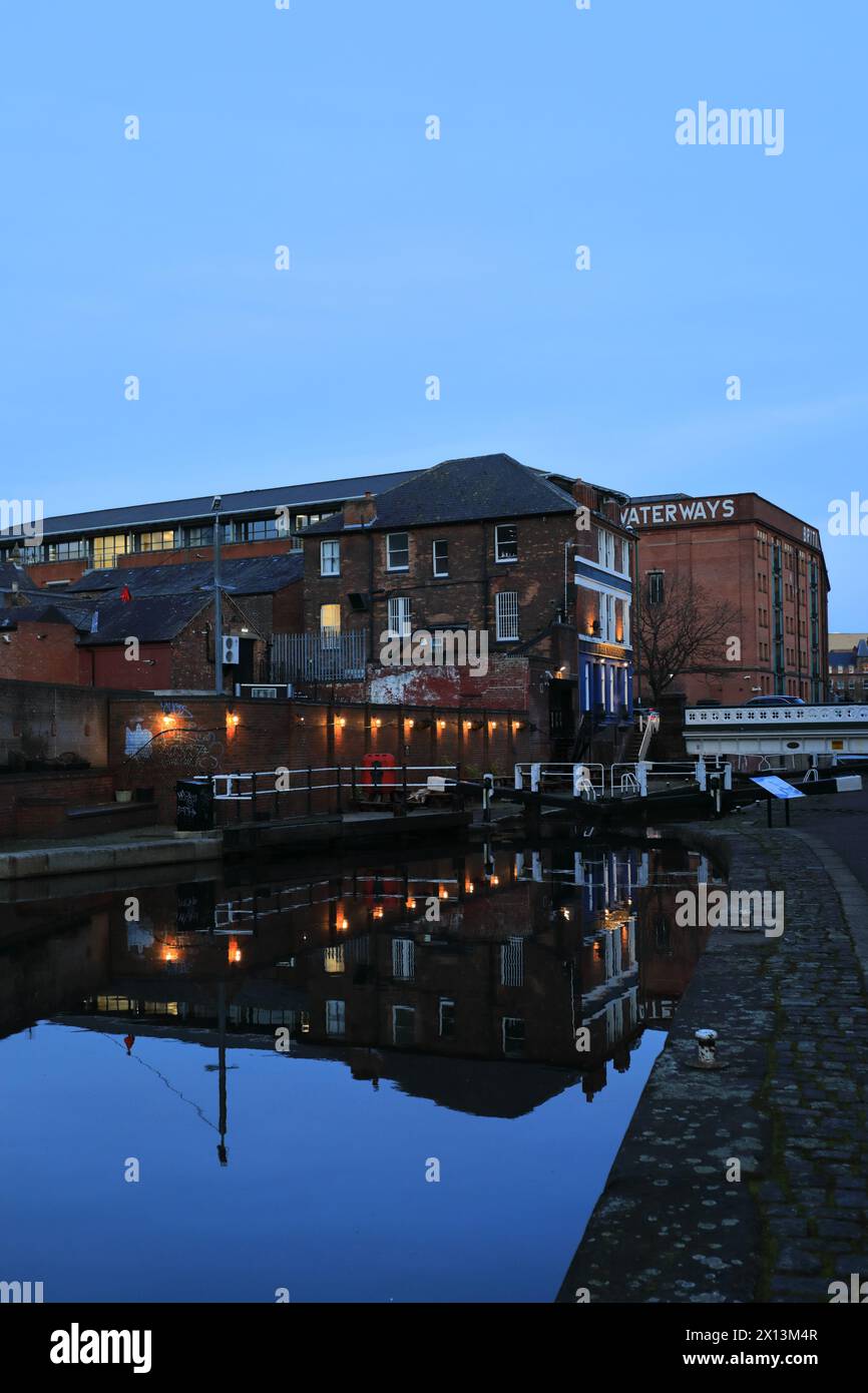 Buildings along the Nottingham and Beeston Canal, Castle Wharf ...