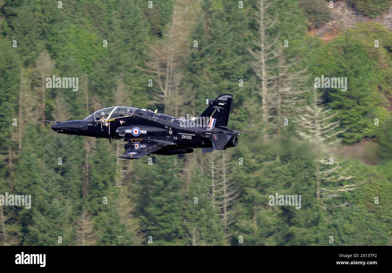 Royal Air Force Hawk T2 aircraft ZK024, on a low level flying sortie in ...