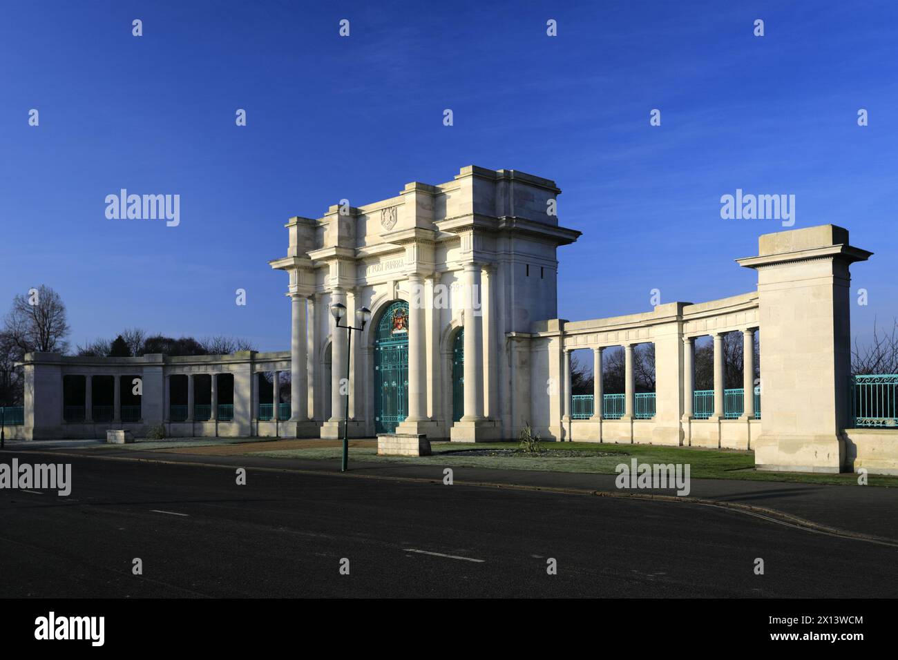 The War Memorial on the Victoria Embankment, Nottingham ...