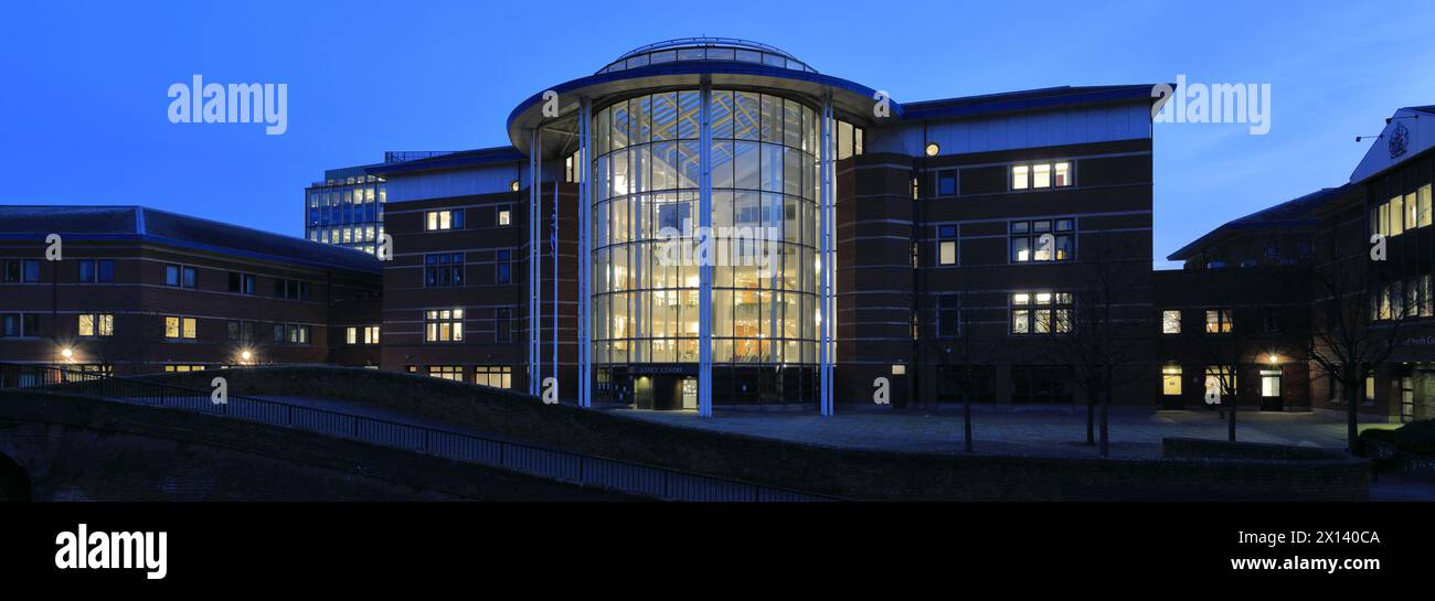 The Nottingham Justice Centre on the Beeston Canal, Castle Wharf ...