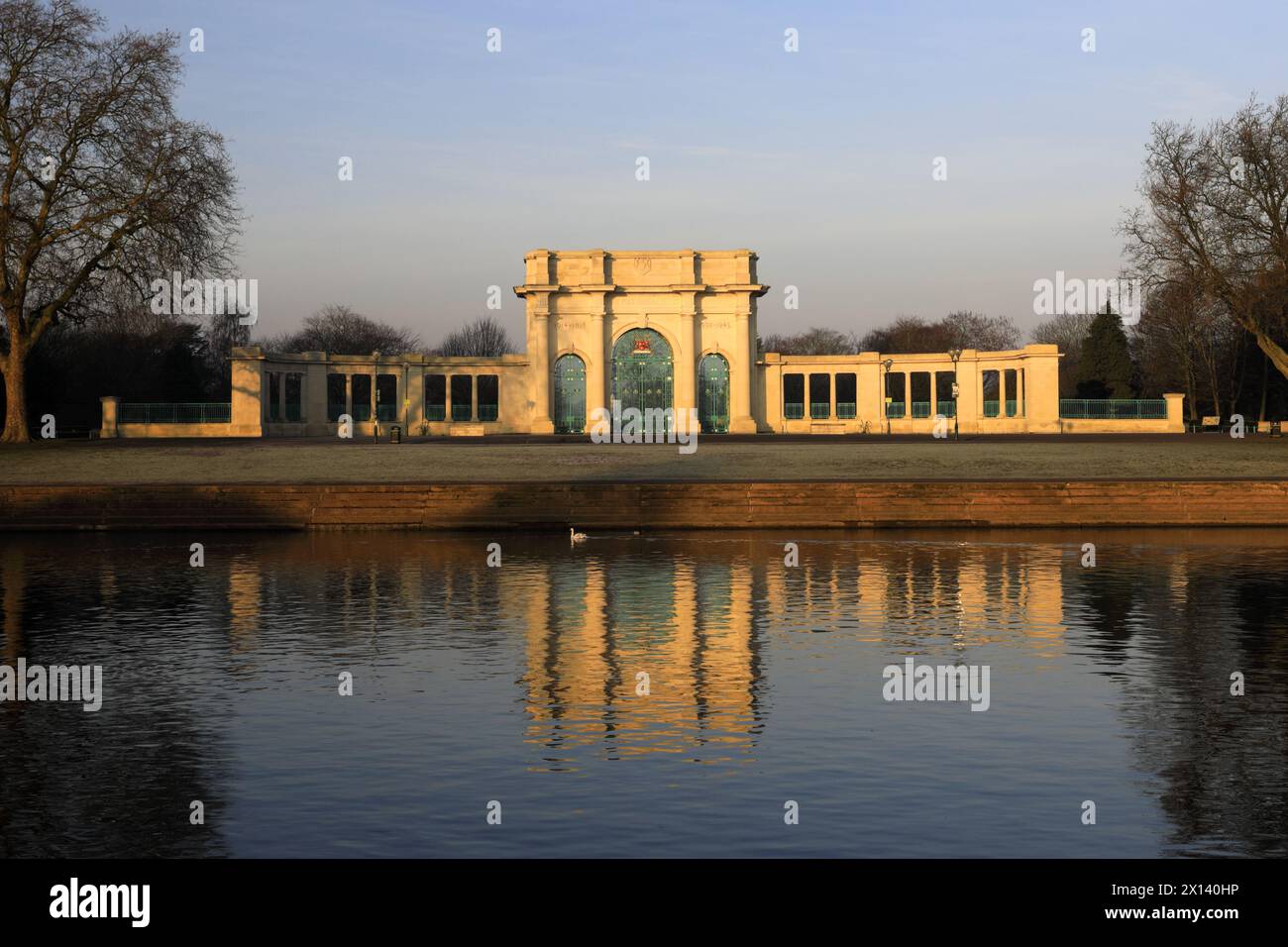 The War Memorial on the Victoria Embankment, Nottingham ...