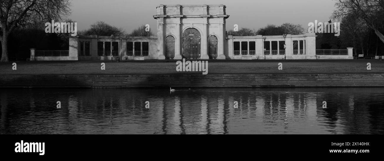 The War Memorial on the Victoria Embankment, Nottingham ...