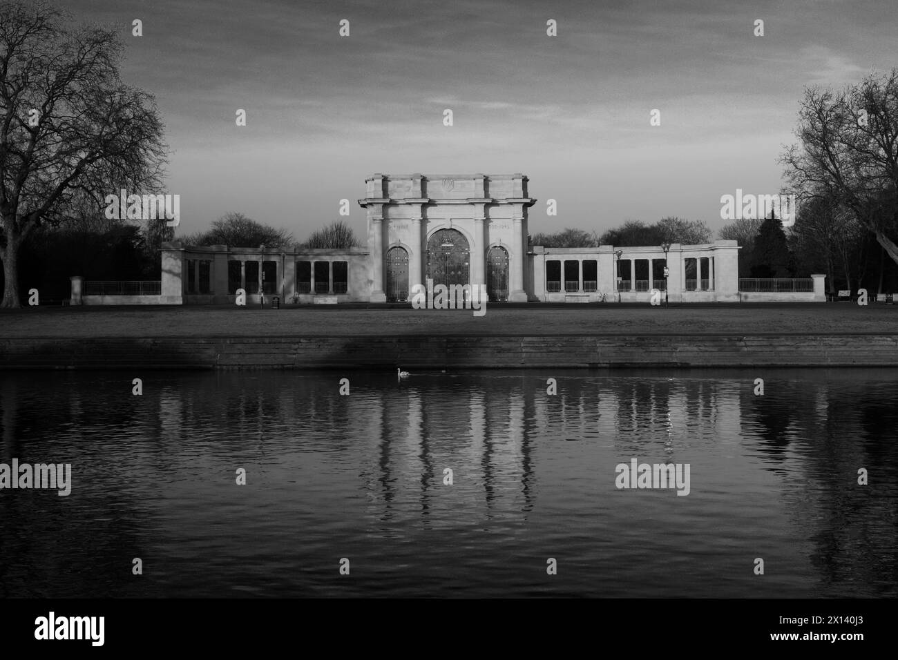 The War Memorial on the Victoria Embankment, Nottingham ...