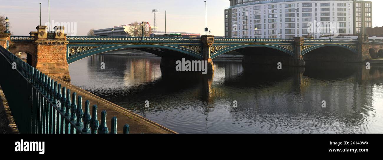 The river Trent and Trent Bridge, Nottingham city centre ...