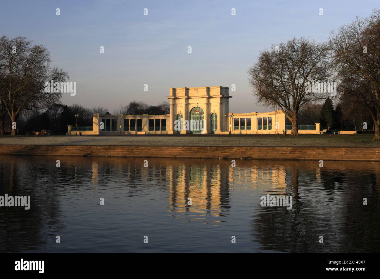 The War Memorial on the Victoria Embankment, Nottingham ...