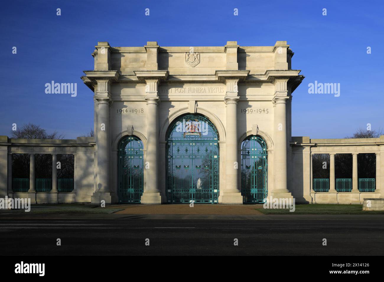 The War Memorial on the Victoria Embankment, Nottingham ...