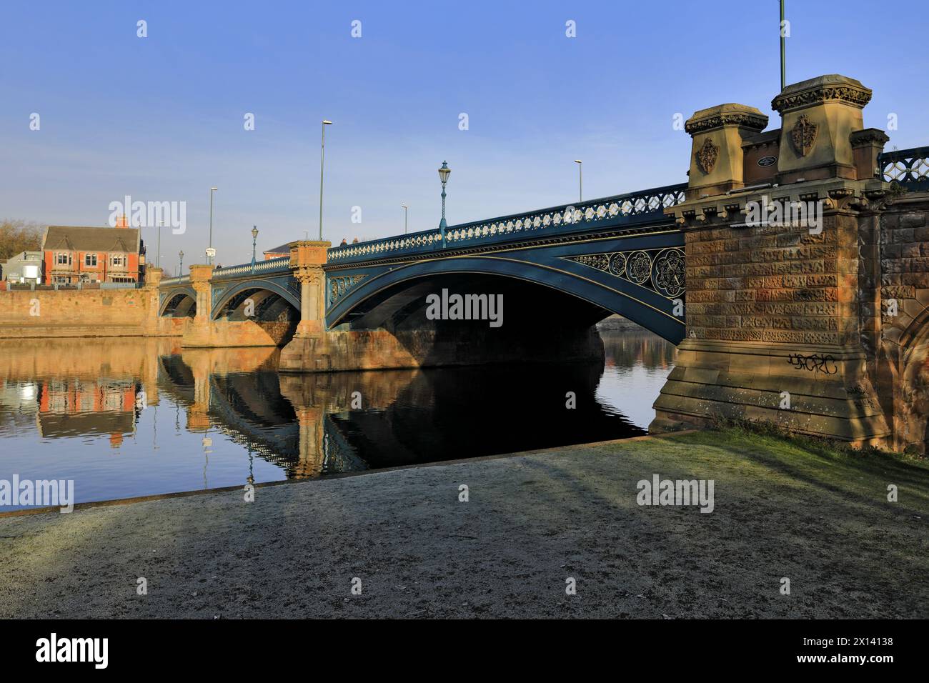 The river Trent and Trent Bridge, Nottingham city centre ...