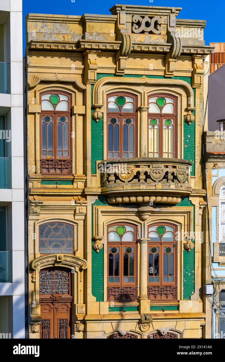 Facade of colonial building in Porto, Portugal Stock Photo - Alamy