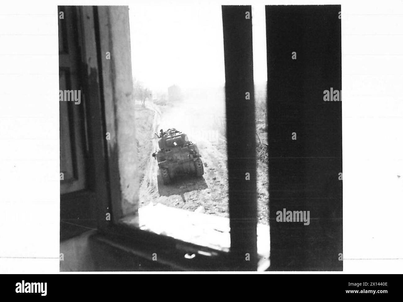 ITALY : FIFTH ARMYFIGHTING IN THE GARIGLIANO AREA - A Sherman tank ...