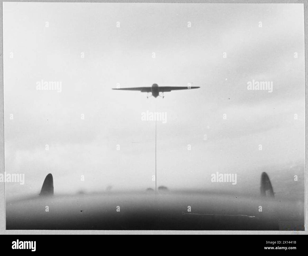 INVASION CHIEF WATCHES AIRBORNE TROOPS "RAIN FROMTHE SKIES" - 12826 ...