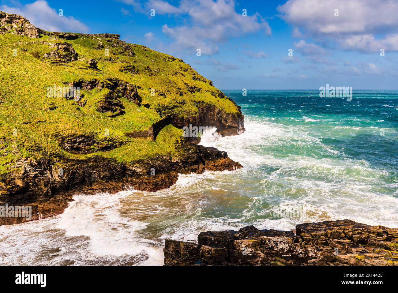 Crashing waves in Tintagel Haven at the tail end of Storm Kathleen ...