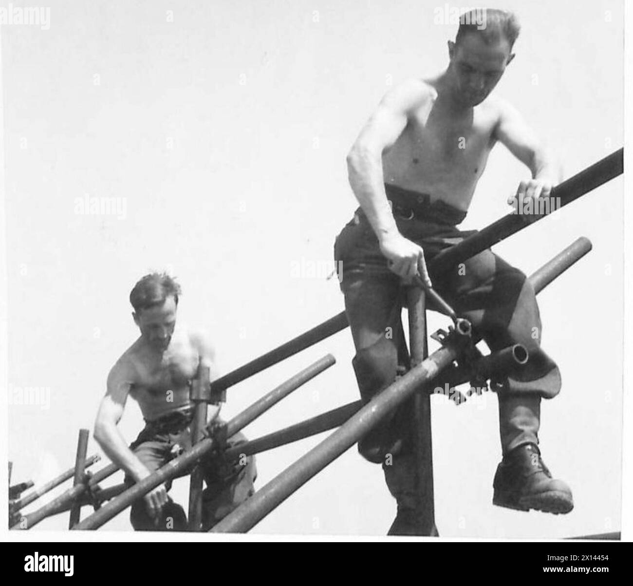 TUBULAR STEEL TANK DEFENCES - Men of a battalion of the Northampton ...