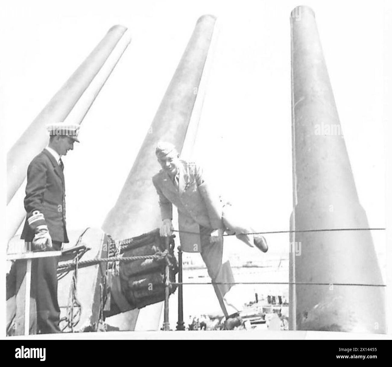 GENERAL EISENHOWER VISITS BRITISH FLEET IN NORTH AFRICAN WATERS ...