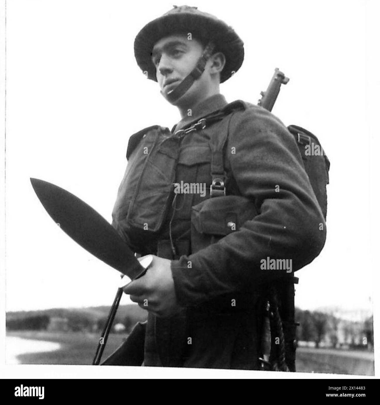 COMMANDOS IN TRAINING - Armed to the teeth , British Army Stock Photo ...