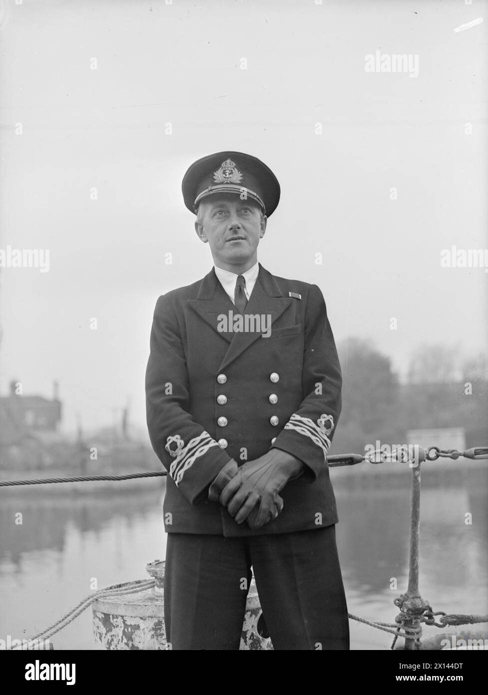 VETERAN SEAMAN OF HMS WITCH. 13 OCTOBER 1943, LONDON DOCKS. THE 18 YEAR ...
