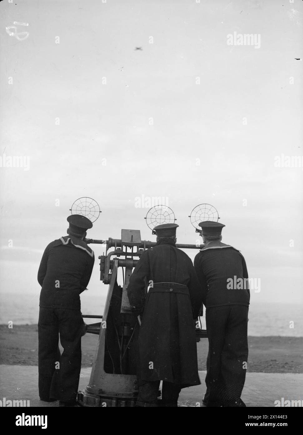 SAILORS TRAIN FOR LAND FIGHTING. 1 TO 3 JUNE 1942, NORTHERN RANGE ...