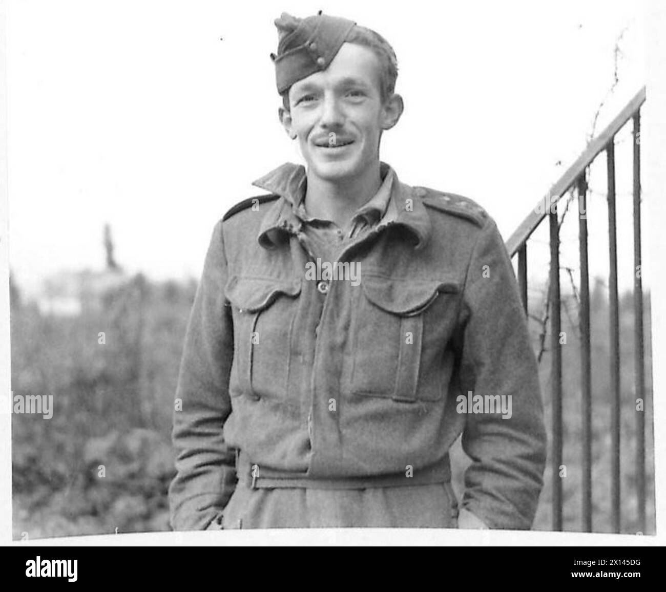 ITALY : EIGHTH ARMY FRONT INTELLIGENCE WORK IN THE FIELD - Close-up of ...