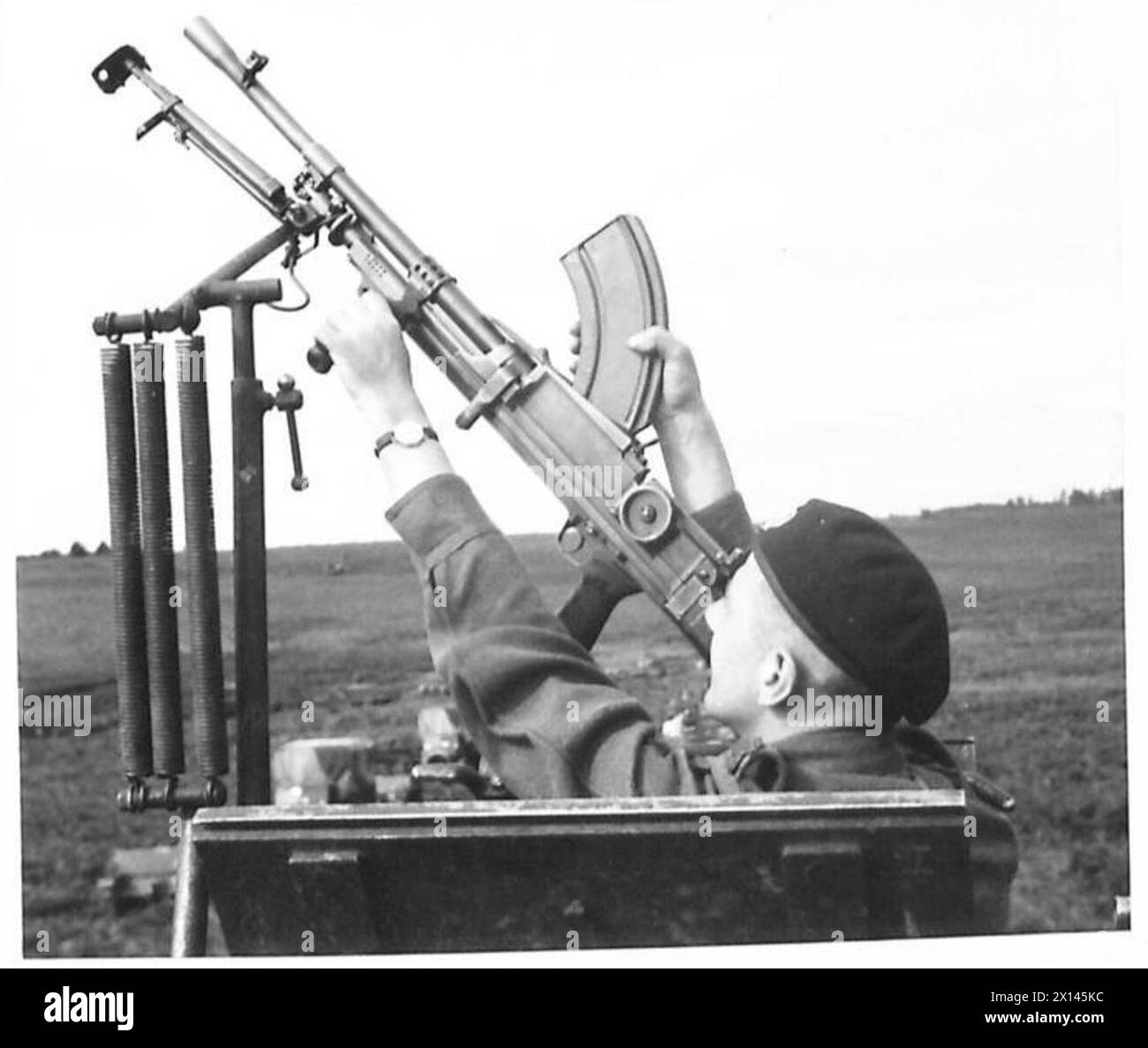 British anti tank gunner hi-res stock photography and images - Alamy