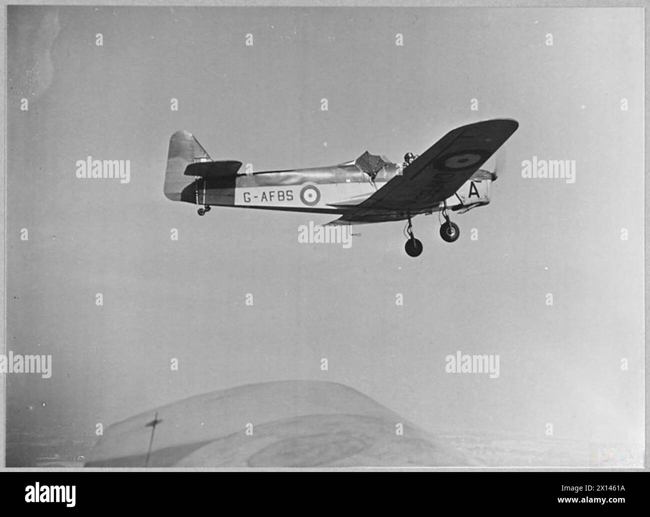 ROYAL AIR FORCE PILOTS OF TOMORROW - [1250] Blind flying instruction ...