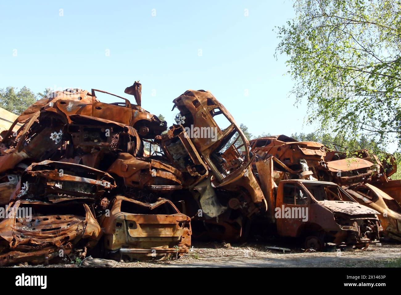 Non Exclusive: IRPIN, UKRAINE - APRIL 12, 2024 - The graveyard of cars ...