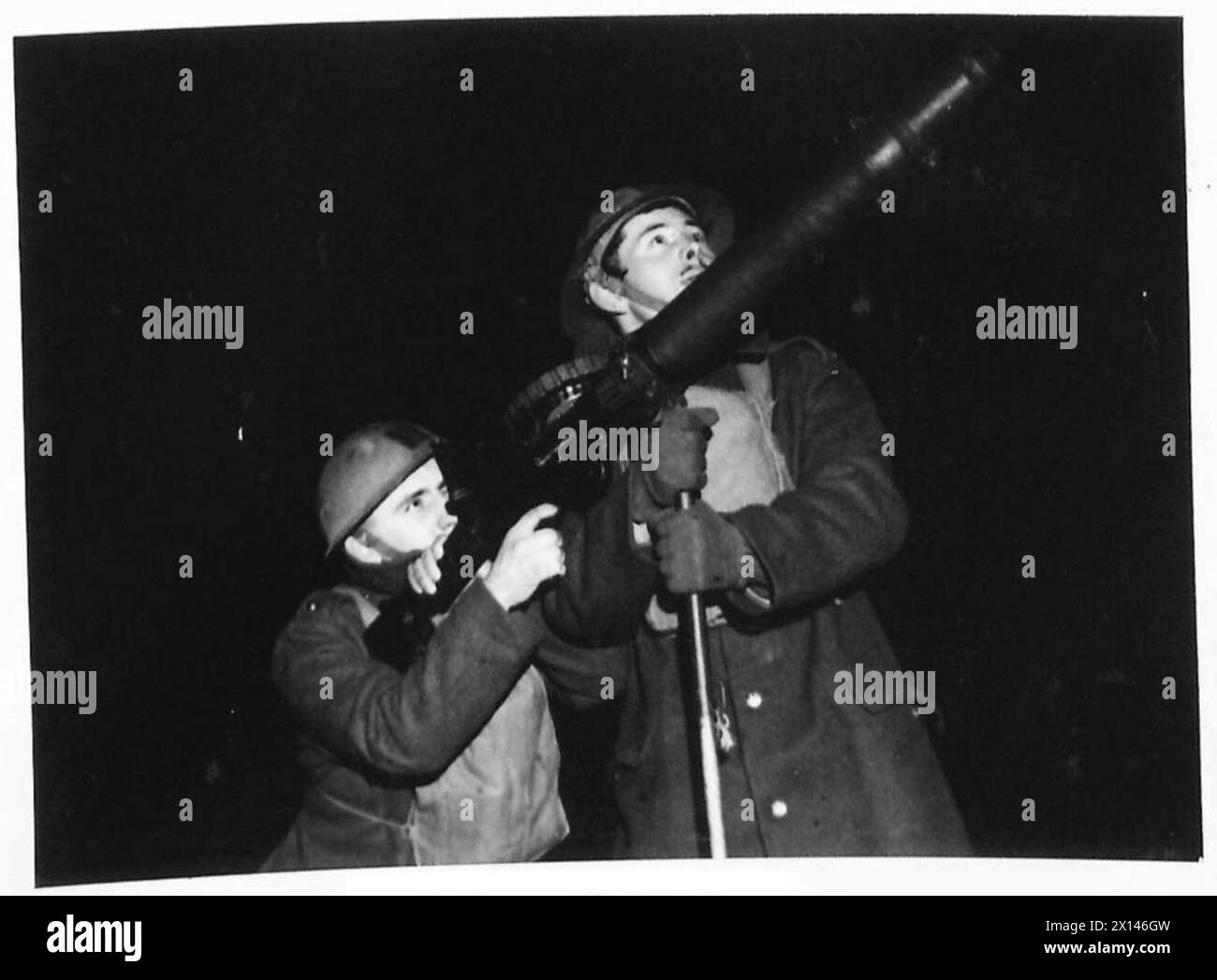 ANTI-AIRCRAFT - Lewis Gun British Army Stock Photo - Alamy