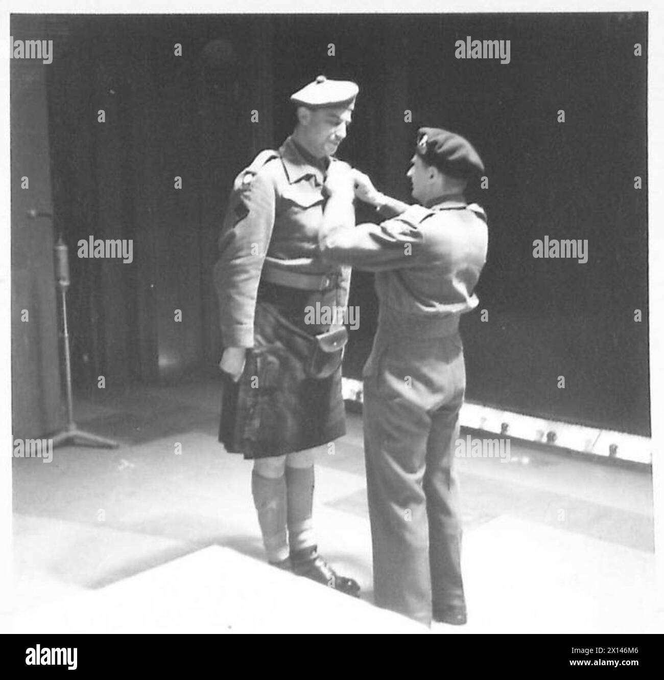 INVESTITURE BY THE C-IN-C AT 15TH SCOTTISH DIVISION - 130378 T/Major H ...