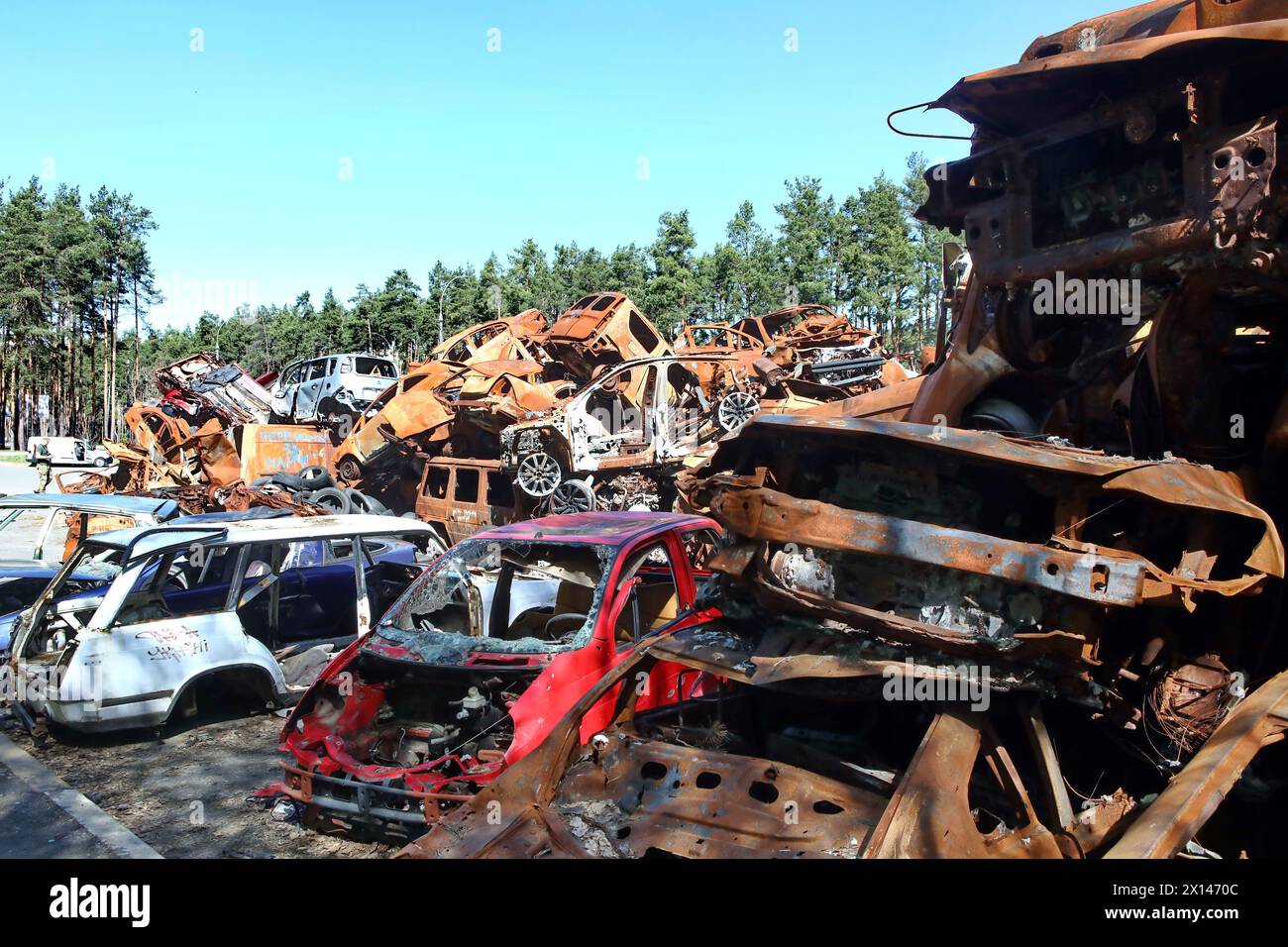 Non Exclusive: IRPIN, UKRAINE - APRIL 12, 2024 - The graveyard of cars ...