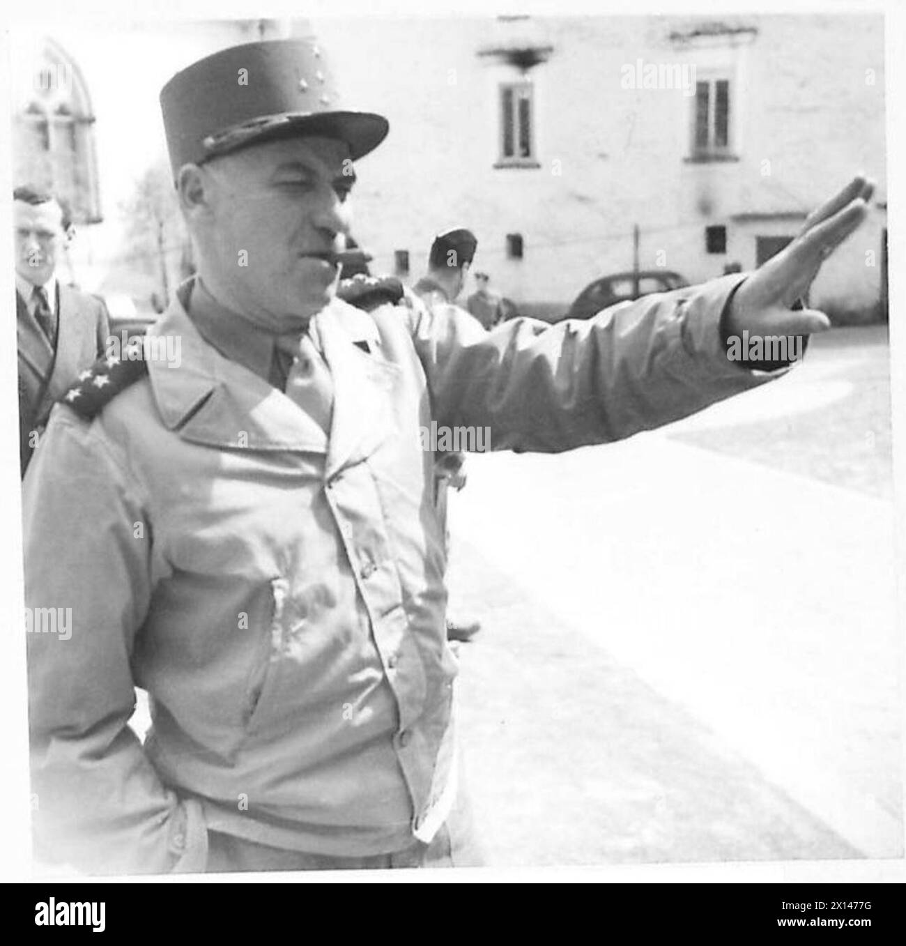 ITALY : FIFTH ARMYCANADIAN AMBASSADOR TO FIGHTING FRENCH VISITS C.E.F ...