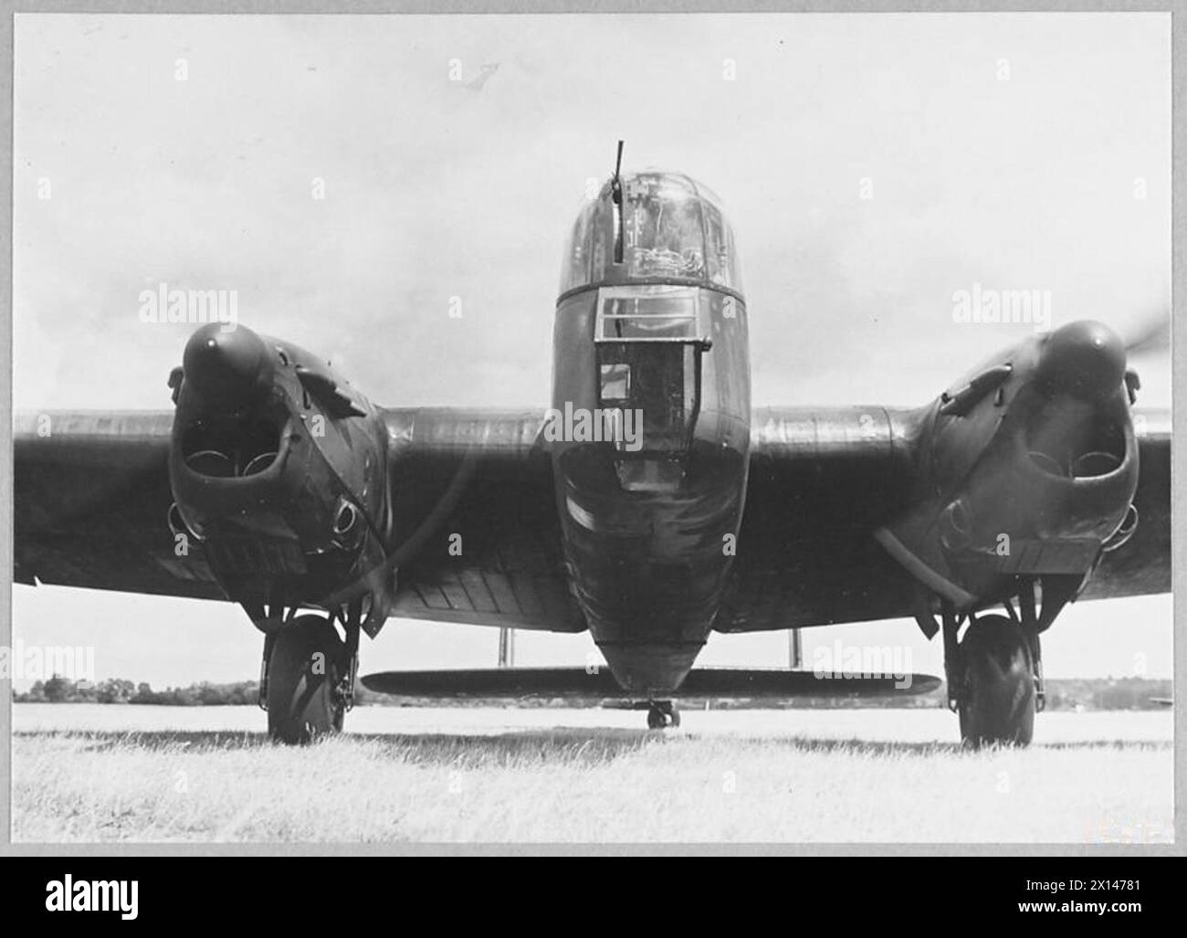 WITH A WHITLEY SQUADRON OF THE BOMBER COMMAND - [674] The majesty of ...