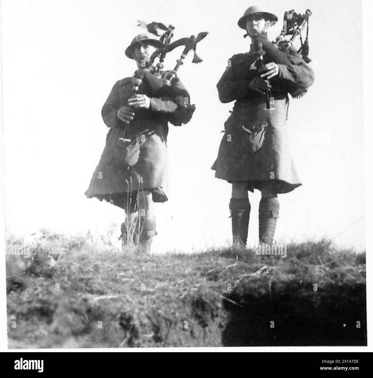 LONDON IRISH GO CLIFF CLIMBING - Two of their pipers encourage them ...