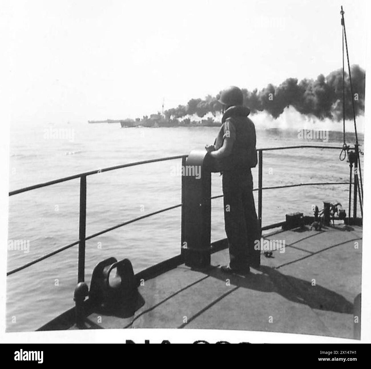 INVASION OF ITALY : NAPLES AREA FIFTH ARMY LANDS IN SALERNO BAY - A ...