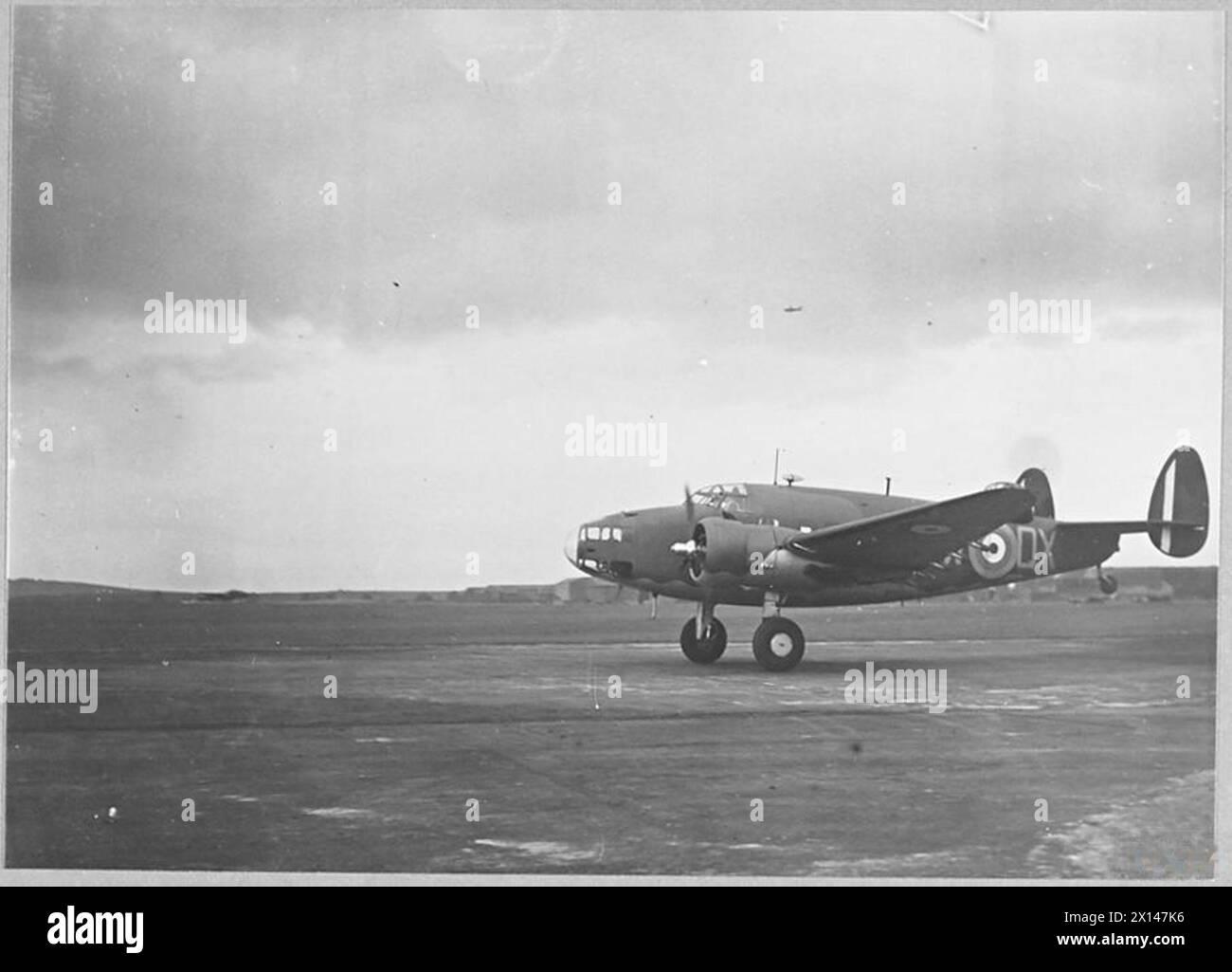 HUDSON MARK 2 (LOCKHEED) - Two Wright Cyclone Engines Stock Photo - Alamy