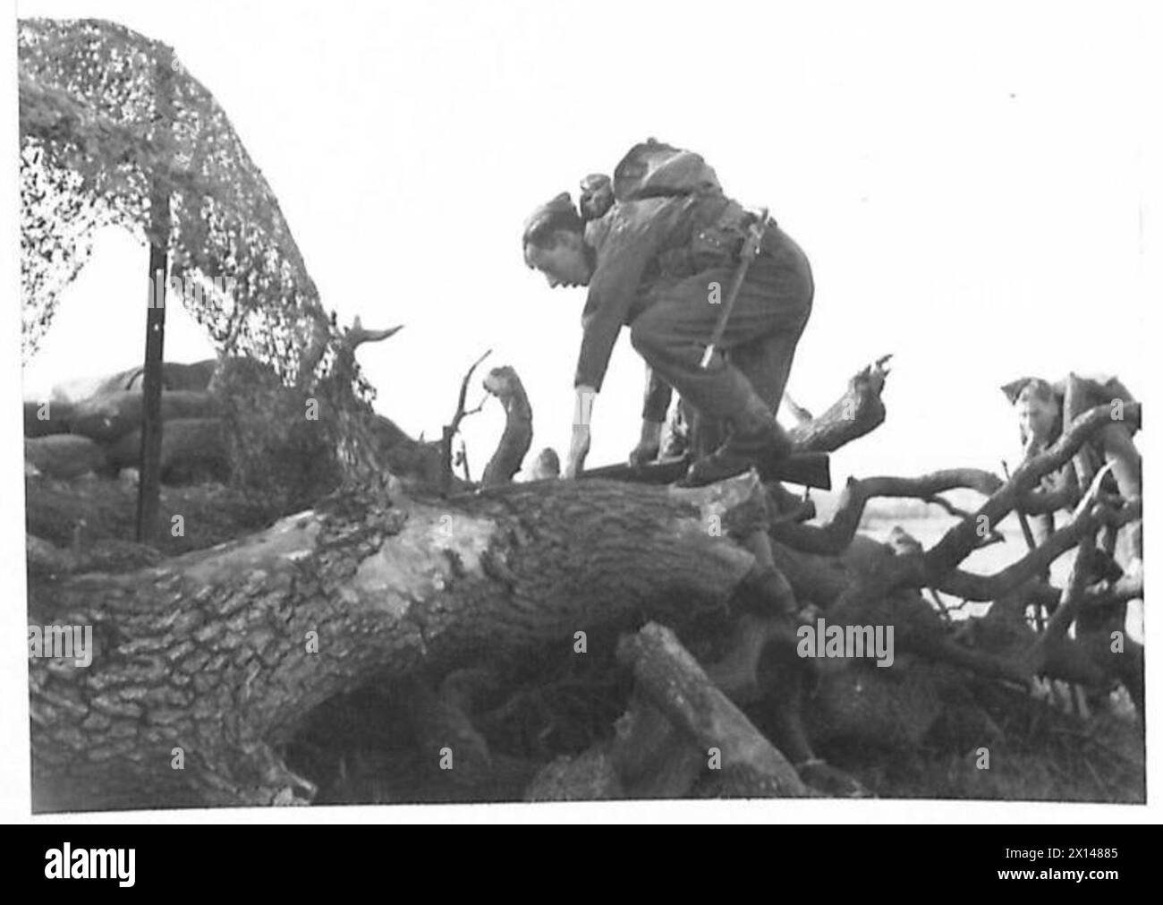 HOME GUARD DEFEND AERODROME - Regulars take possession of a machine gun ...