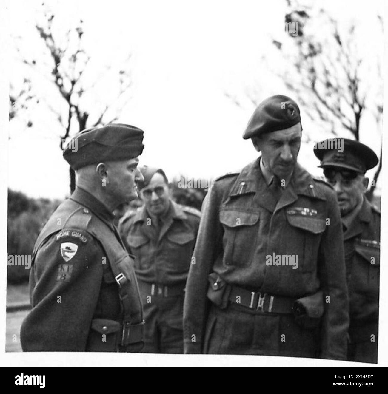 Lieutenant General Schreiber speaks with RSM F. Hedges of the 8th Kent ...