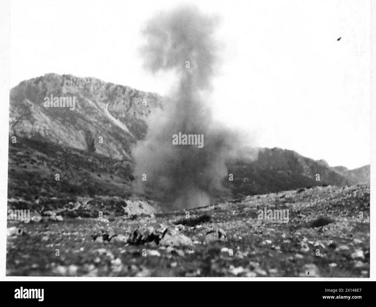 YUGOSLAVIA : THE NIKSIT BRIDGE - The charge is blown and the road ...
